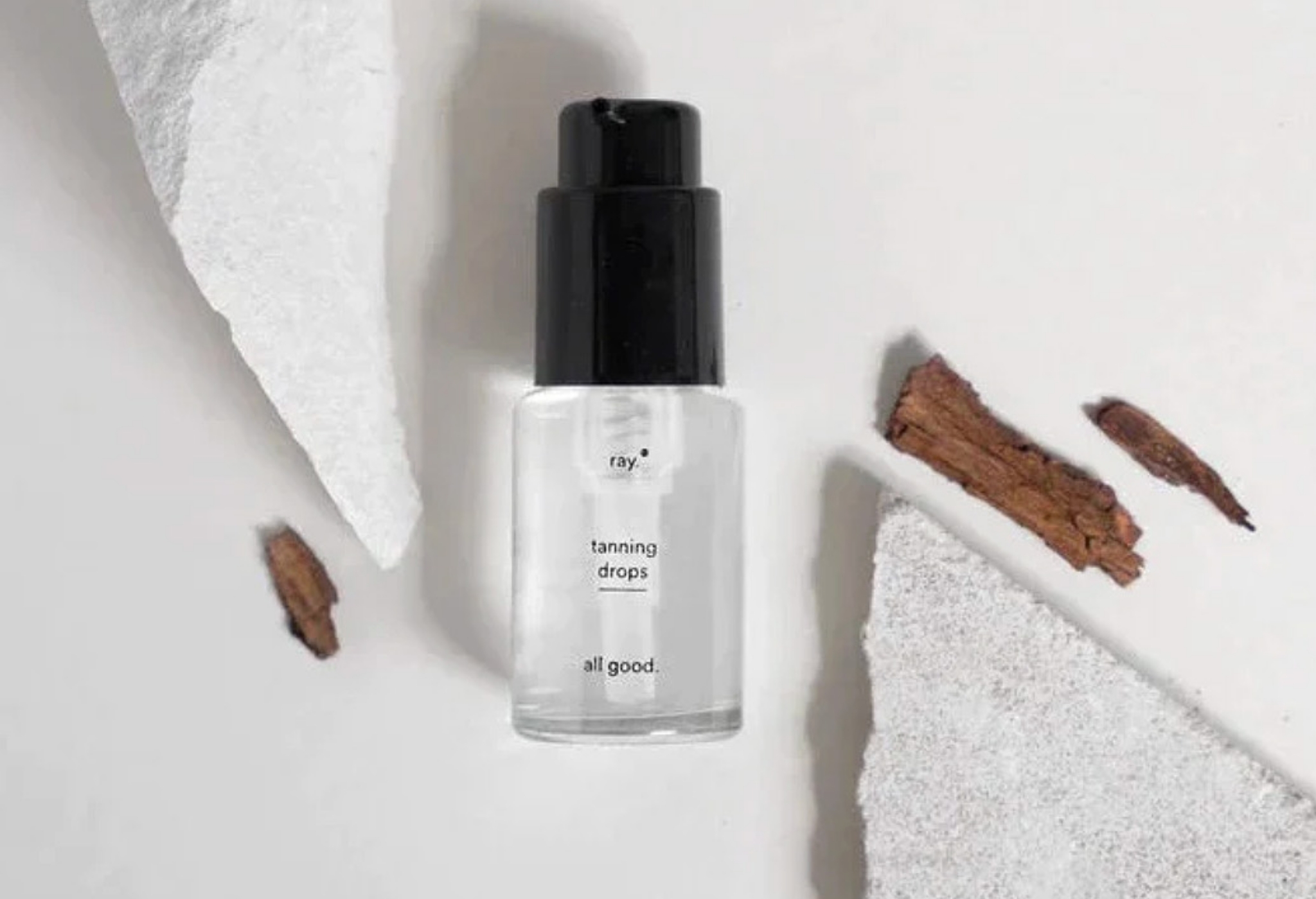 Eline gaat voor een zonnig tintje met de tanning drops van Ray | Juttu